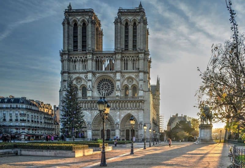 15 Famous French Landmarks Not To Miss!