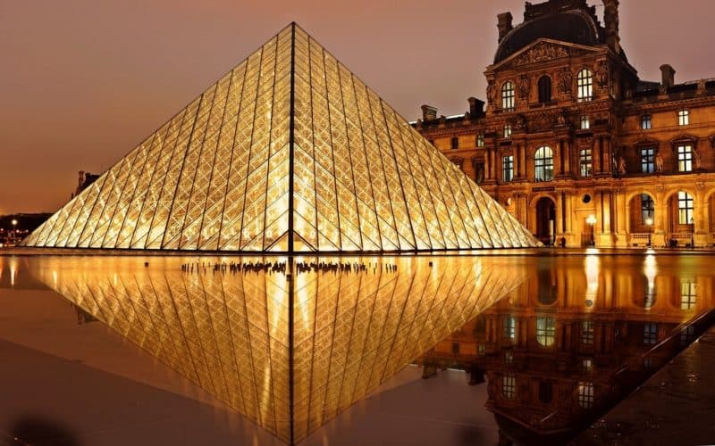 15 Famous French Landmarks Not To Miss!
